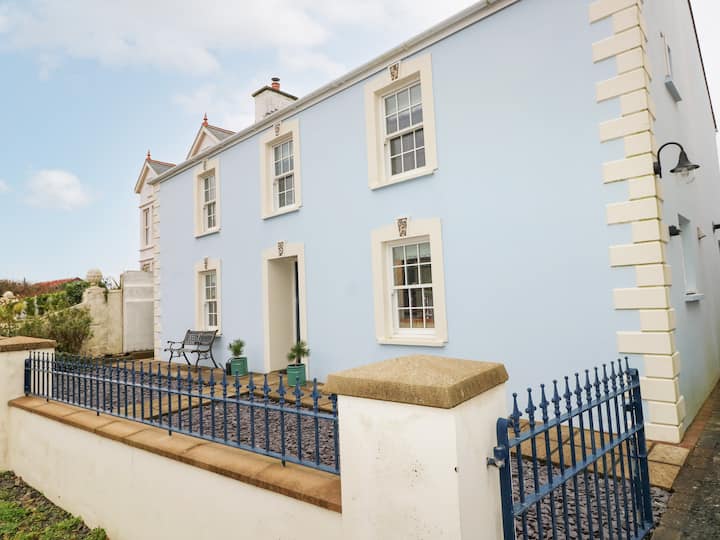 The Old Boathouse - Trefin