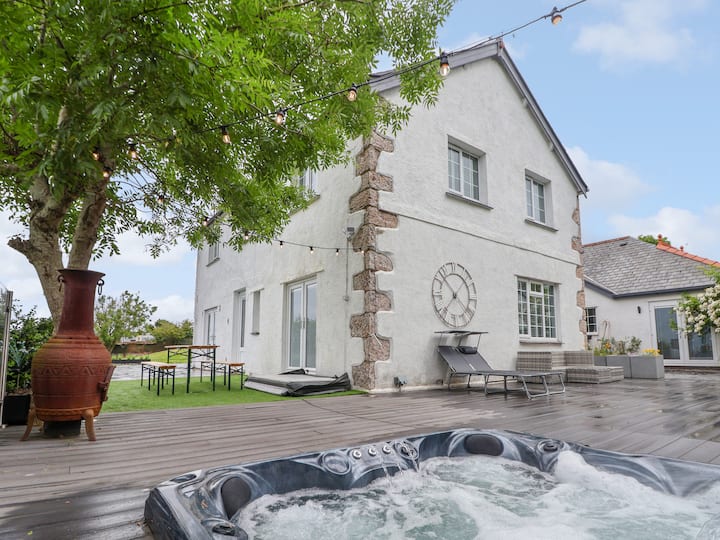 The Manor House Skerry Vore - Llandudno