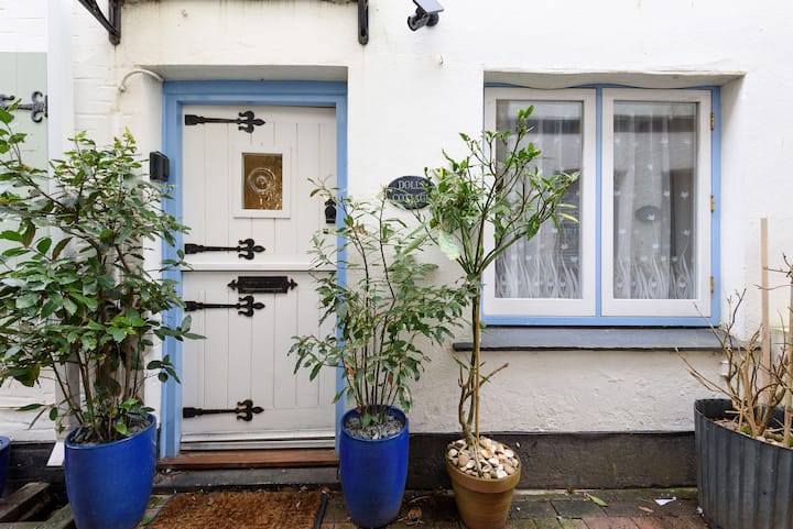 Dolls Cottage - Looe