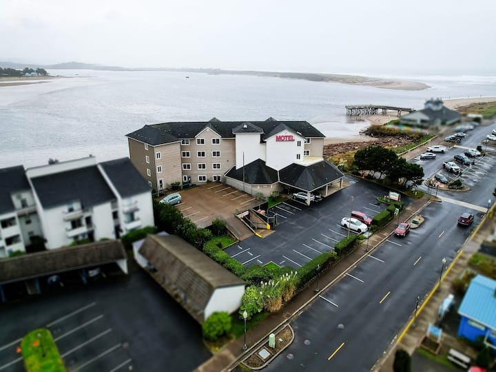 King Room - Bay View (Animal Friendly) - Lincoln City, OR
