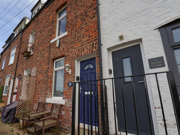 Dry Dock Cottage - Robin Hood's Bay