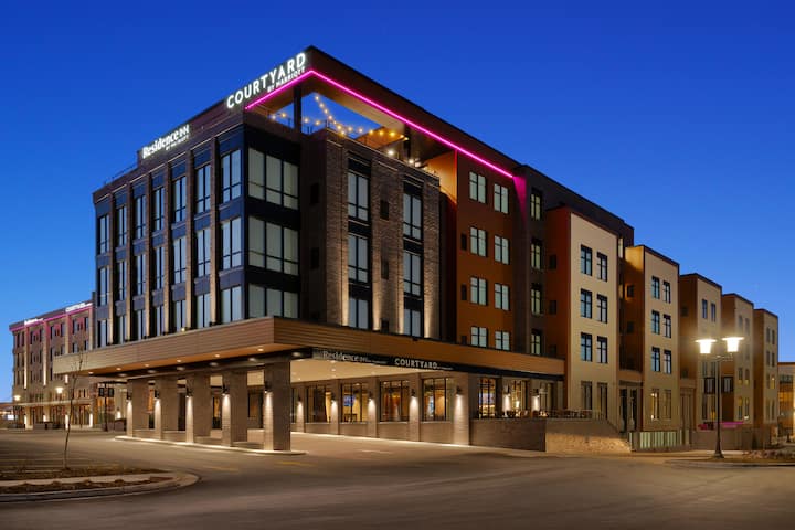 Free Breakfast & Parking. Studio W/ Kitchenette - Waukesha, WI