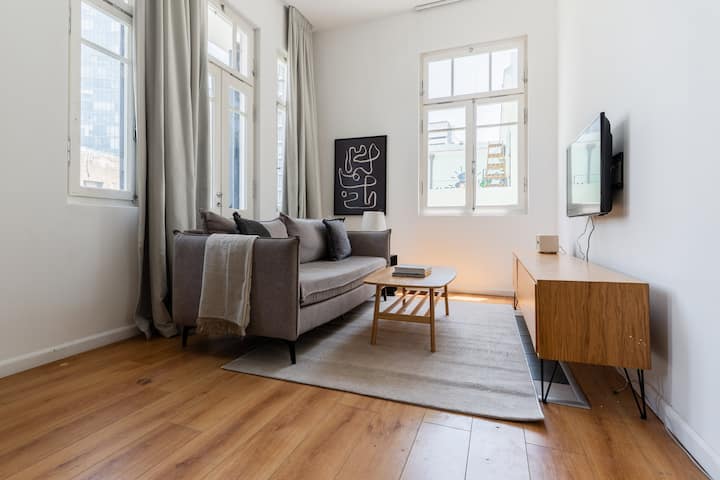 Blueground | Lev Hair, Balcony, Nr Carmel Market - Tel Aviv-Yafo