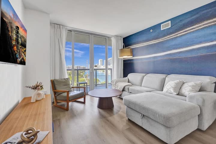 Ocean And Canal View Condo Resort Hallandale 804 - Hallandale Beach, FL