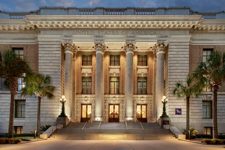 Downtown Tampa Stay + Historic Vibes. Bar. Pool. - Tampa, FL