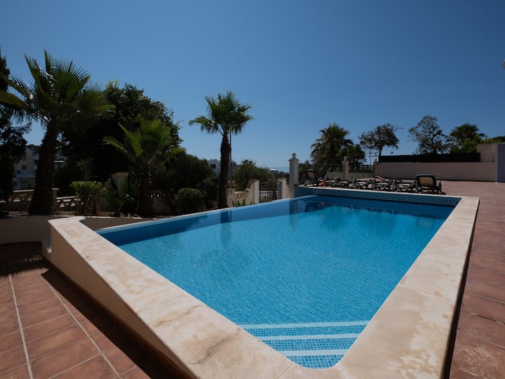 Vila Girassol 4br Villa With Pool Near Beach - Lagos