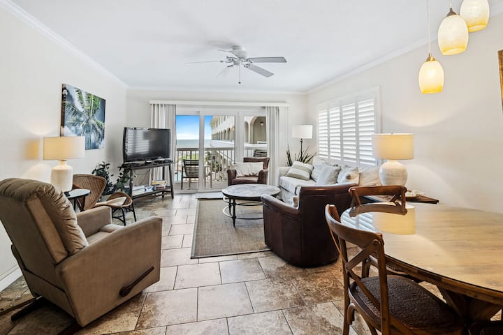 Relaxed Coastal Condo | Walk To Beach + Flagler - New Smyrna Beach, FL