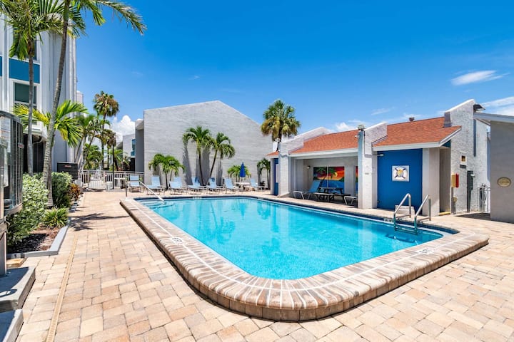 ‼️Cozy 2br Madeira Home Near Beach W/ Pool & Gym - Madeira Beach, FL