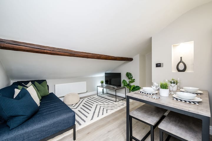 Two Apartments In One · City Centre, Sleeps 11! - Liverpool