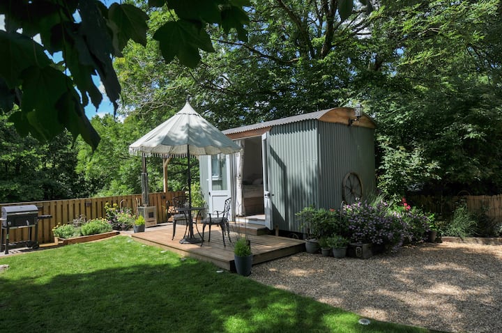 The Highwood Hut - Liskeard