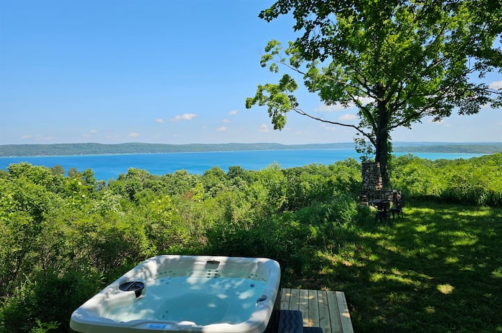 Above Crystal Lake - Hot Tub And Panoramic Views - Frankfort, MI