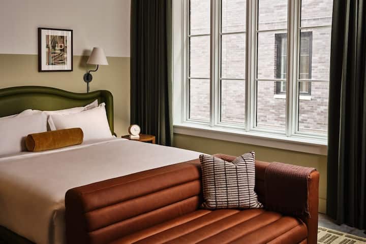 City Access + Bike Rentals, Pool & Pet-friendly - Savannah, GA