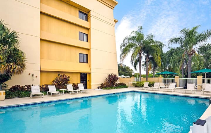 Laquinta Miami | 2 Double Beds | Close To Mia - Miami, FL
