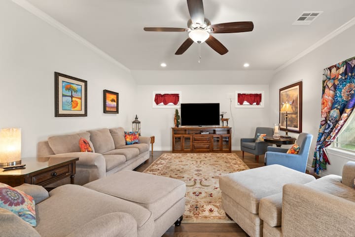 Modern Okc Retreat: Half-mile To Plaza District! - Oklahoma City
