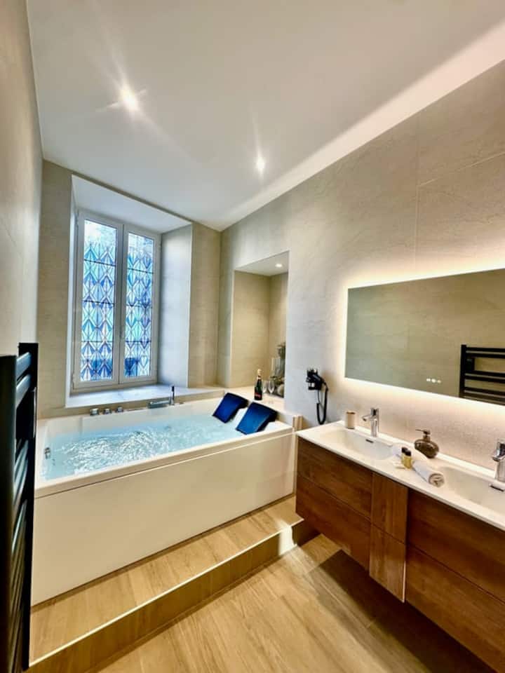 Luxe Port De Nice - 2 Bdr - Balnéo Double - 6 Pers - ibis budget Nice Californie Lenval
