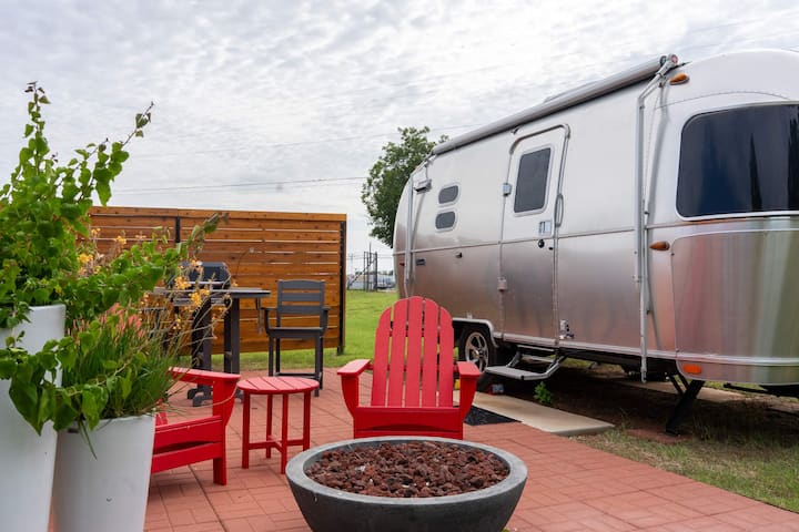 Caravel Glamping At Fischer & Wieser Farmstead - Fredericksburg, TX