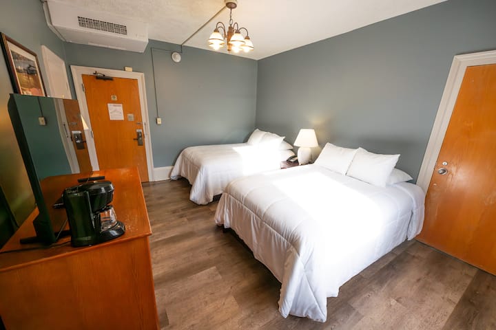 Modern Delaware Stay | Golf & Spa | Outdoor Sights - East Stroudsburg, PA