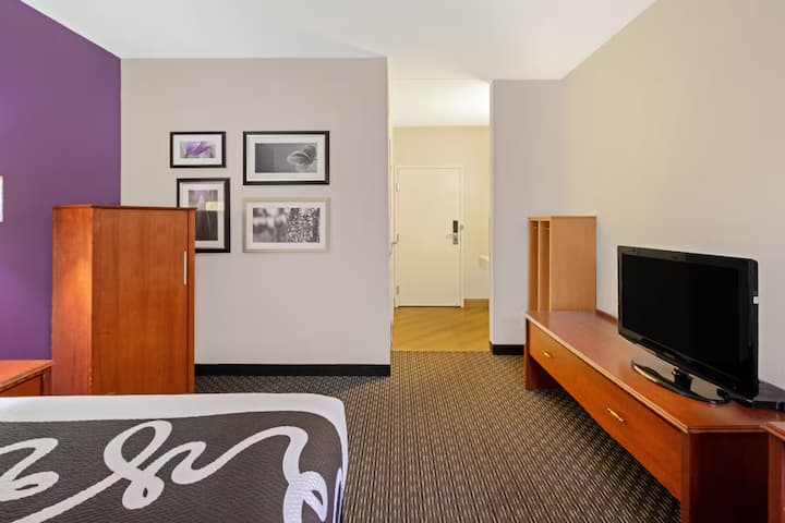 1 King | Laquinta Miami | Free Bkf | Near Mia - Miami, FL