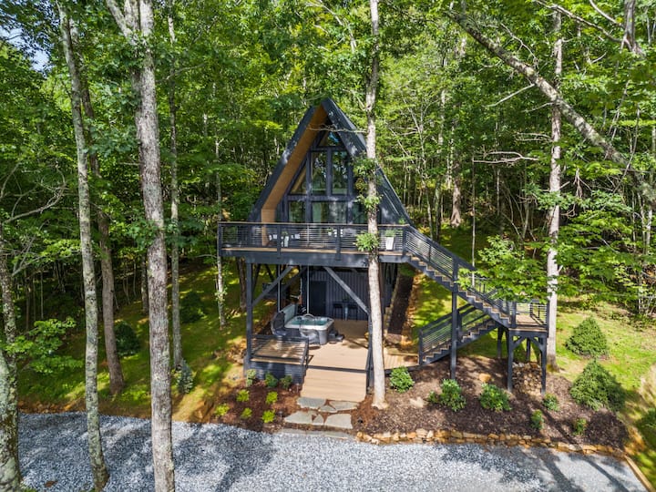 Alpine A-frame Modern Treehouse: Hot Tub & Views - Boone, NC