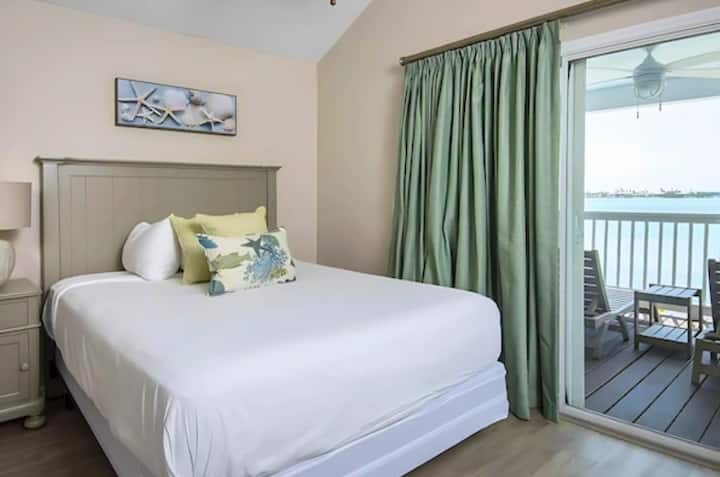 Relax And Unwind! Full Kitchen, Outdoor Pool! - Marathon, FL