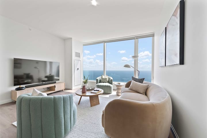 Top-floor 2brs: Unrivaled Views, Resort Living - Chicago, IL