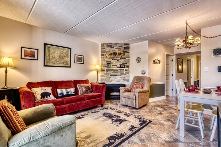 Downtown Gatlinburg | Free Dollywood & Show Ticket - Gatlinburg, TN