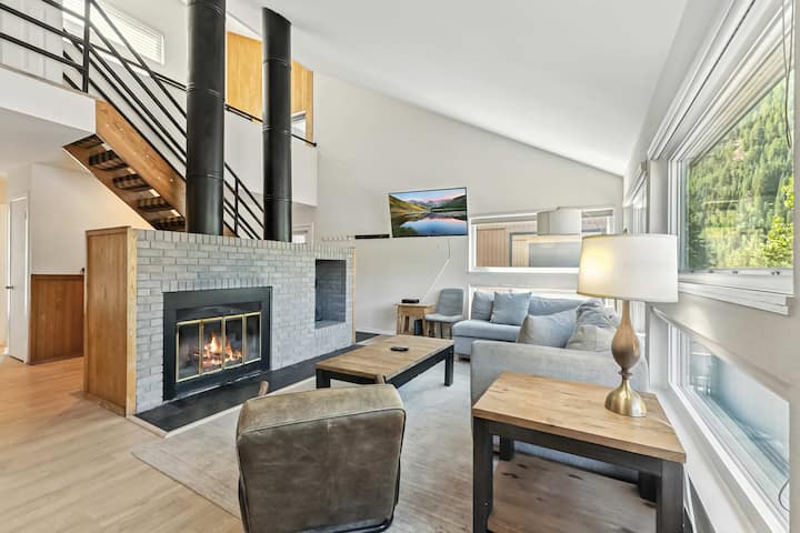 East Vail Condo | Shared Pool & Hot Tub - Vail, CO