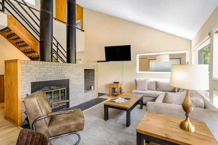 East Vail Condo | Shared Pool & Hot Tub - Vail, CO