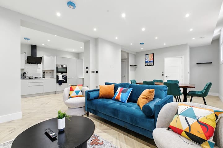 Stylish 5br Apartment – Wi-fi + Games Arcade - Birmingham