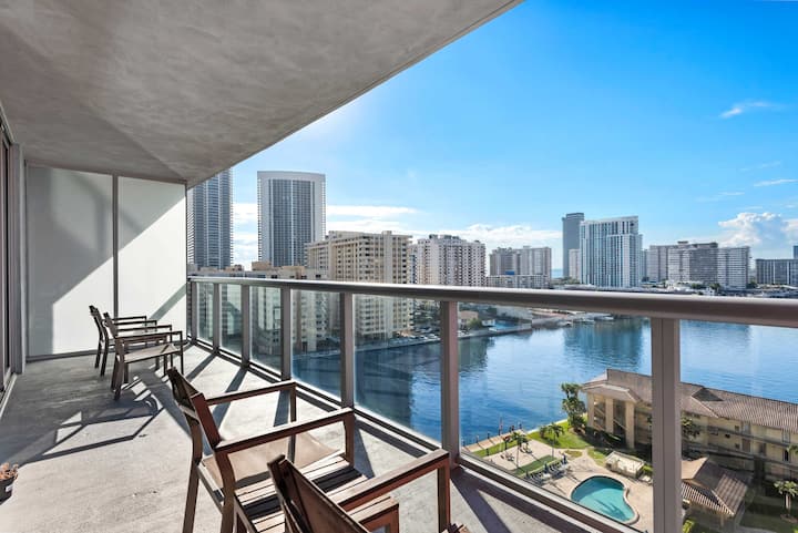 Water Views - Beachside Services - 12th Floor - Hallandale Beach, FL