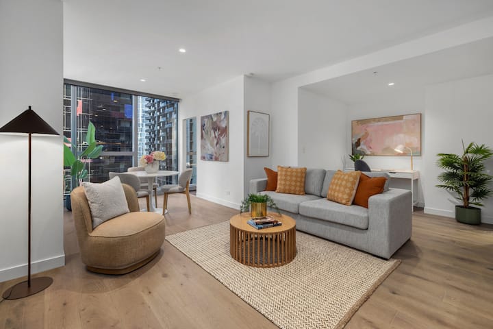 Designer Cbd Executive Suite Heated Pool Gym Sauna - Melbourne