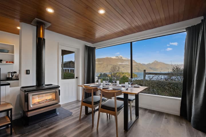 Lakeview Comfort | Incredible Views & Woodfire - Queenstown, New Zealand