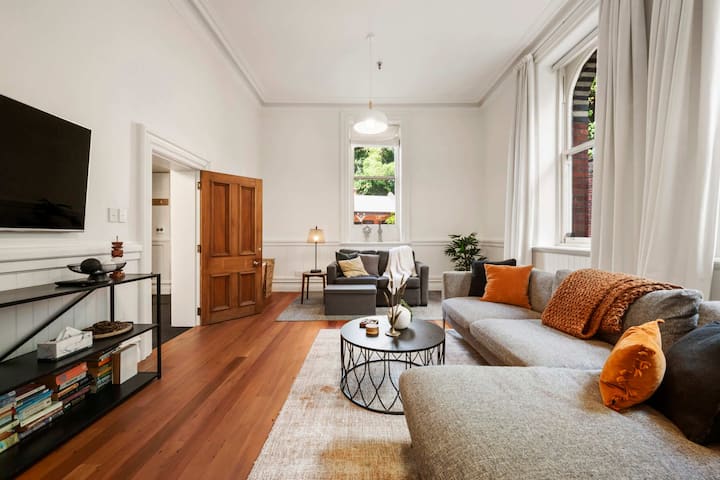 Iconic Grandeur At The Barracks - Wellington