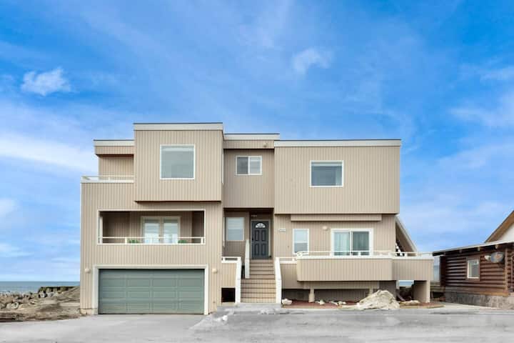 Scenic Waterfront Panoramic Views N Oak Harbor 5br - Whidbey Island, WA