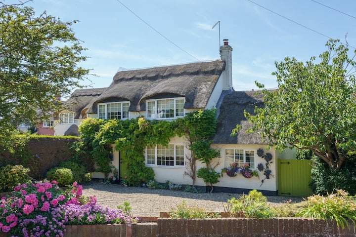 Charming Thatched Cottage By The Beach - Winterton-on-Sea