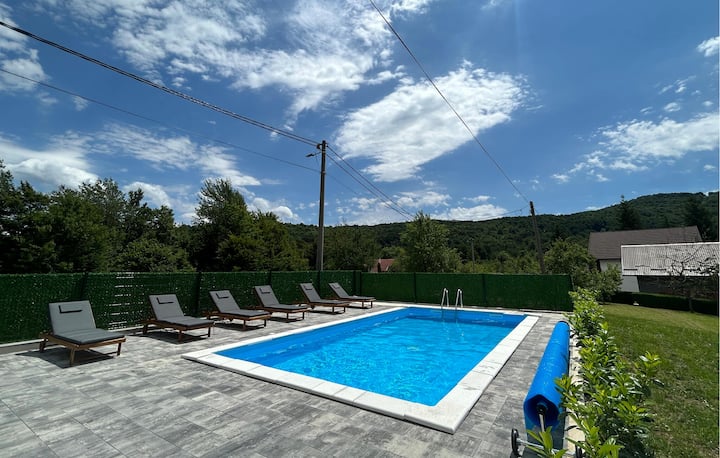 4 Bedroom Nice Home In Smoljanac - Grabovac