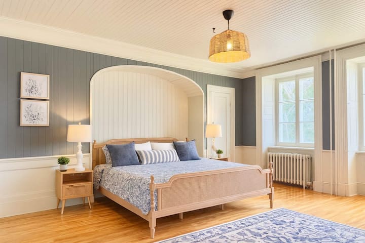 Le Royale D'antan | 8 Personnes | Stationnement - Québec City