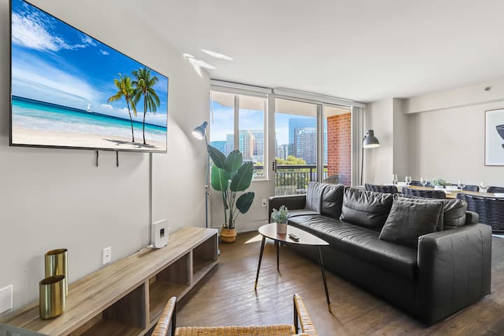 Modern Arlington Gem - Stylish Apt With City Views - Arlington, VA