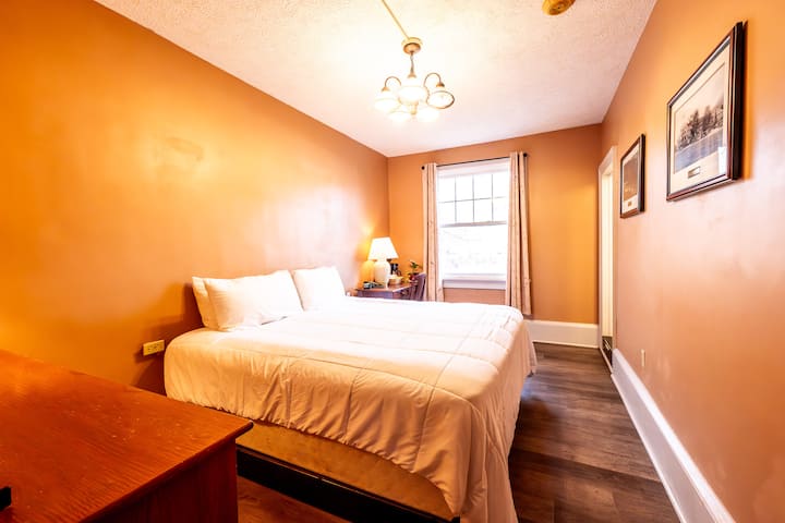 Delaware Retreat W/relaxing Spa & Golf Access - Stroudsburg, PA