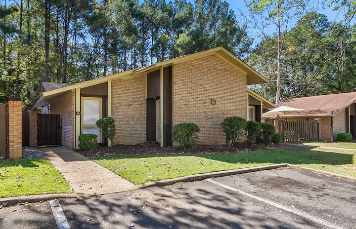 Indian Lake Retreat - Peaceful 3br Home - Tuscaloosa, AL