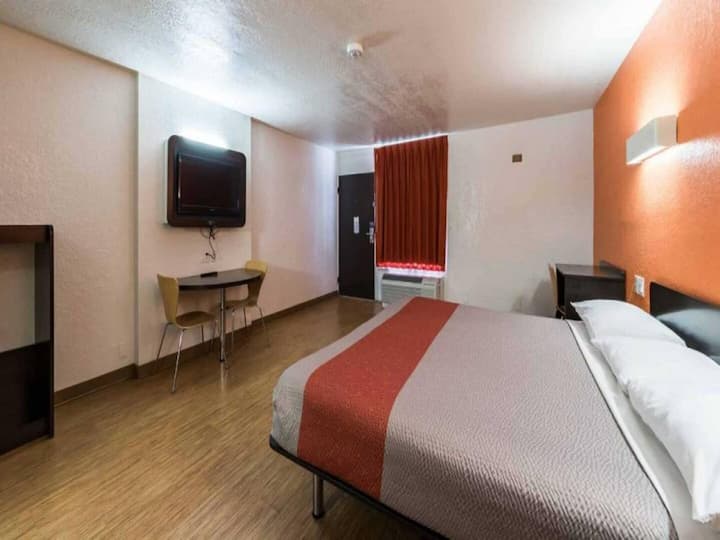 1 Lit King | Ns | Cuisine - Uvalde, TX