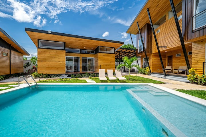 Spacious 6-unit Getaway With Pool & Outdoor Dining - Costa Rica