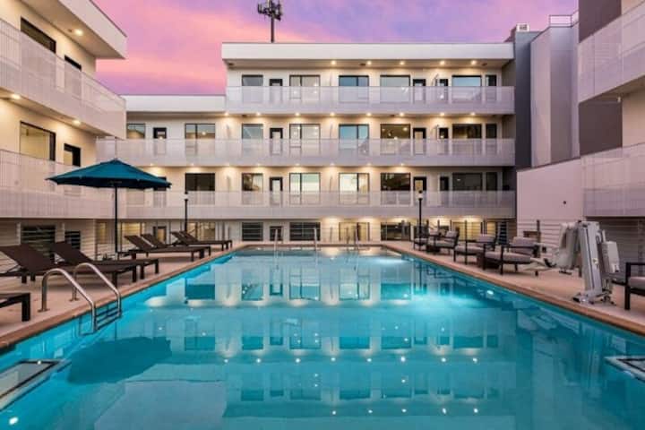 Downtown Luxury | Pool + Gym + Free Parking 312 - Nashville