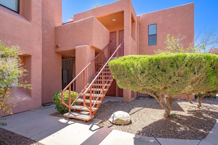 Sabino Canyon Summer Stay | Pool, Spa & Pickleball - Tucson, AZ