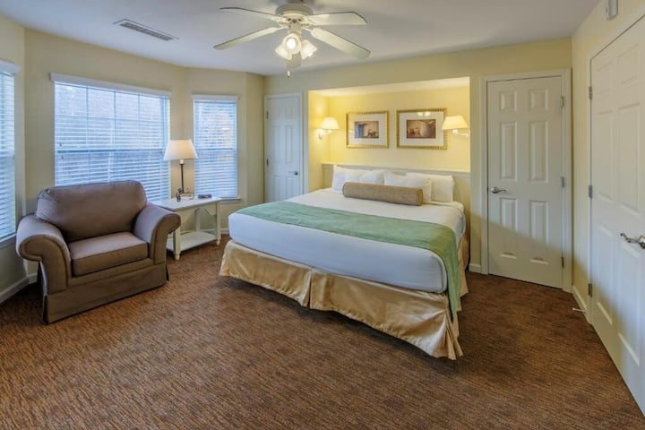Three 2br Villas W/ Sauna, Games & Pool Access - The Berkshires, MA