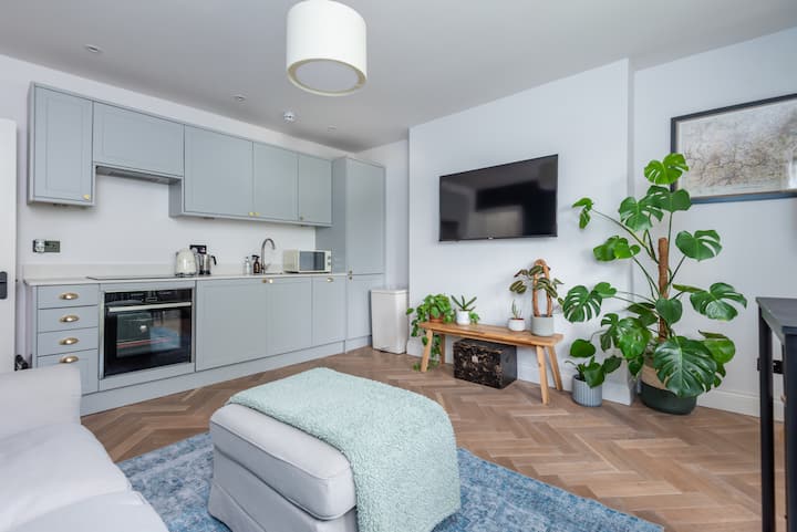 Modern 1bd With Private Outdoor Space In Sydenham - Woolwich