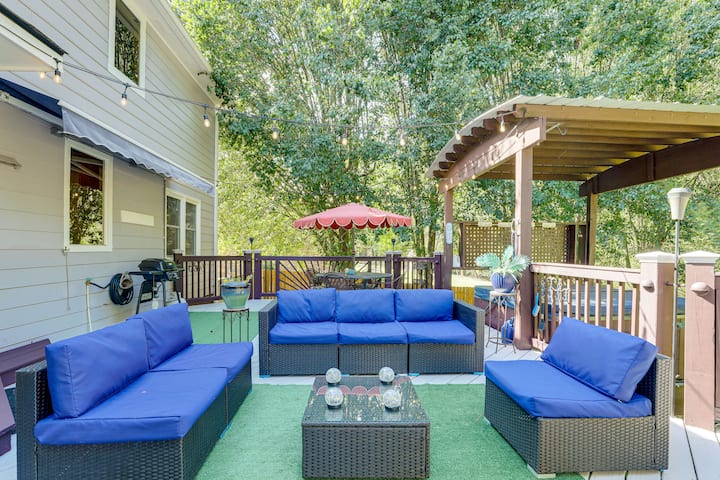 6 Mi To Stone Mountain Park: Home W/ Deck! - Snellville, GA