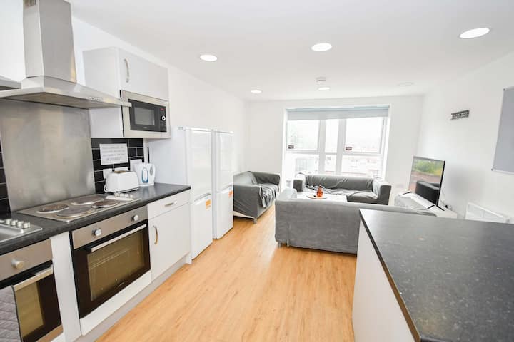 Modern & Convenient 4 Bed Apartment In Liverpool - Kensington - Liverpool