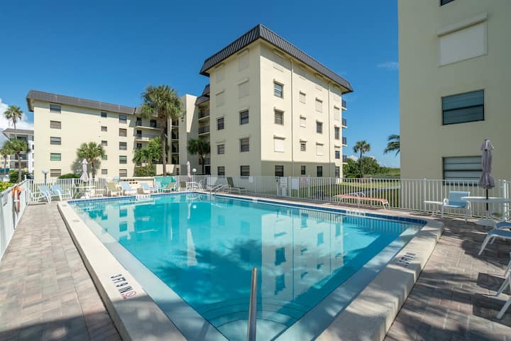 Monthly Stay, Renovated, Pool, Oceanview, 3 Bed - United States