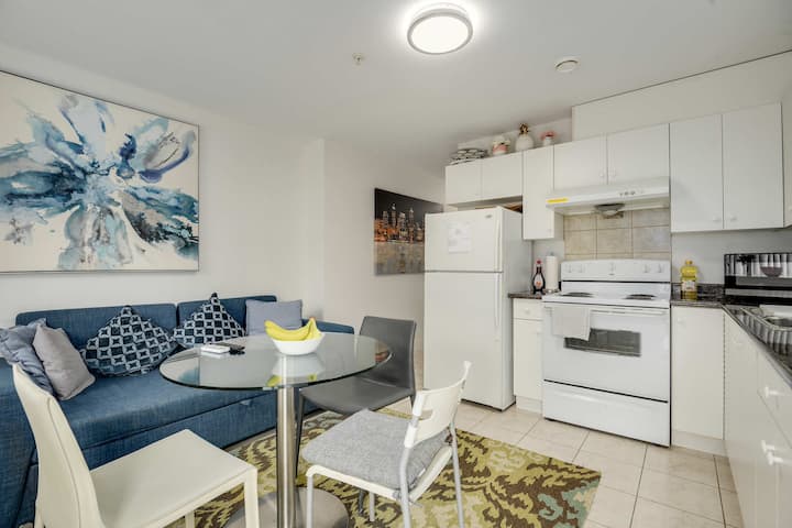 Cozy Vancouver Retreat With Backyard Oasis - Burnaby